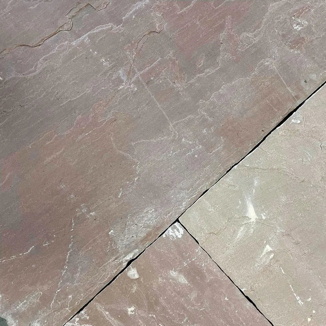 Rød sandsten – varme naturstensfliser til terrasse & sti – Drømmehave