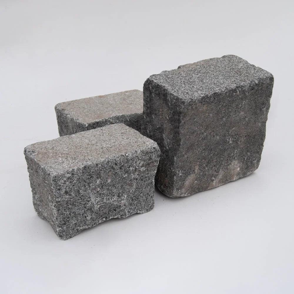 Genanvendte Brosten, Stokhugget i grå/sort – Drømmehave